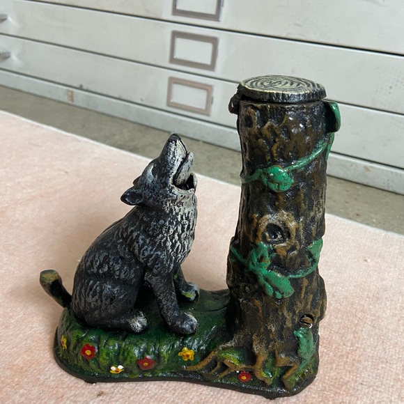 Other | Design Toscano Wolf And Squirrel Collectors Die Cast Iron ...